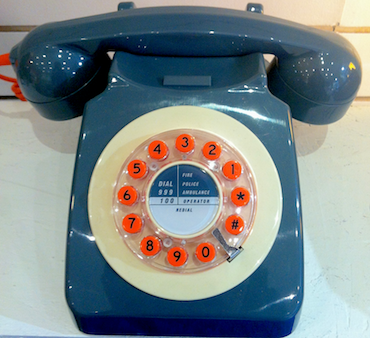 Le Téléphone à cadran - Marché de la Mode Vintage